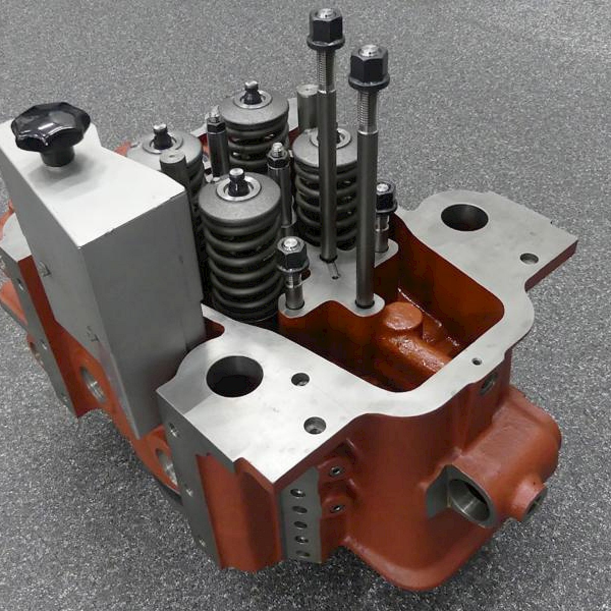 Cylinder head | MaK M25 | MaK | Brands overview | Toes & Zn