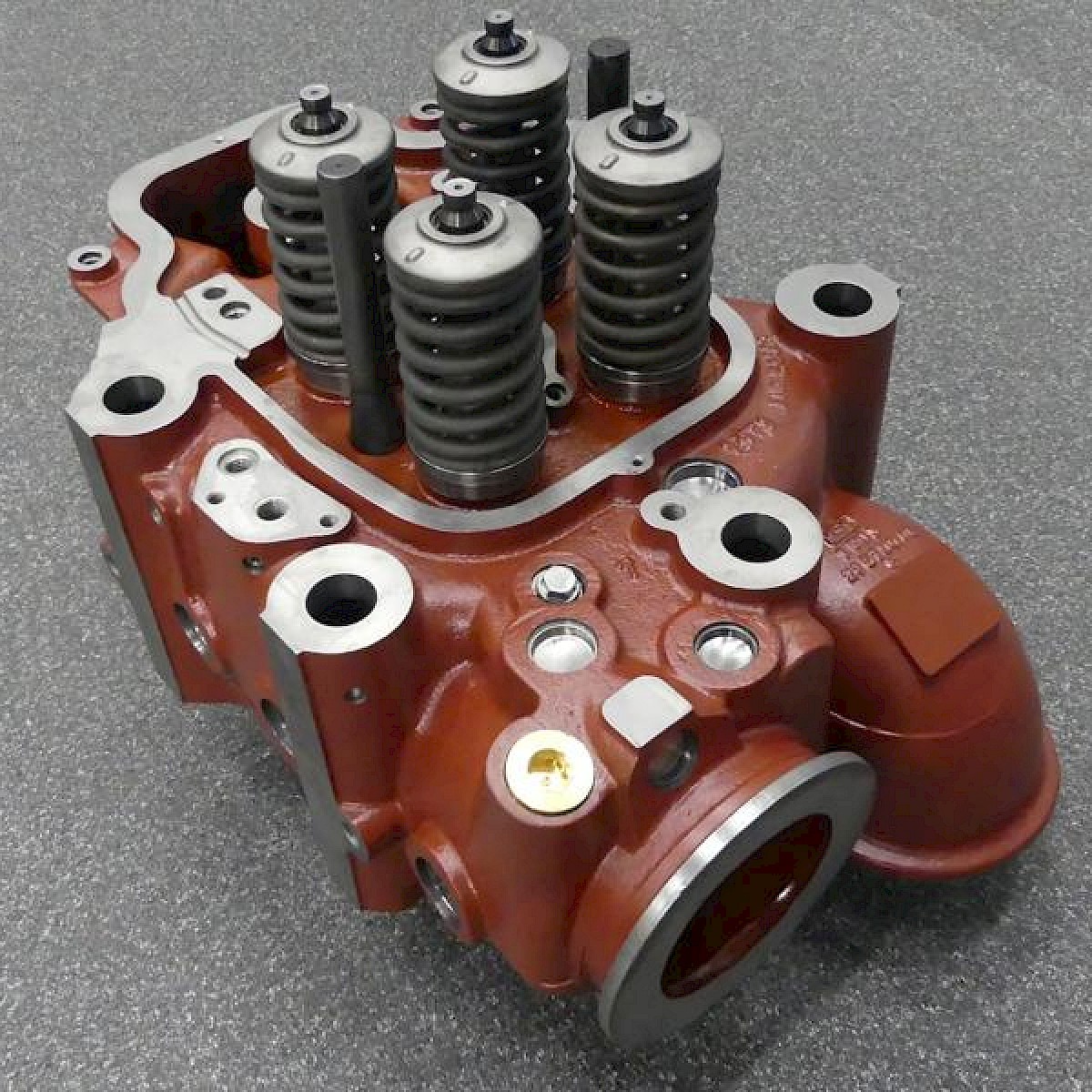 Cylinder head | MaK M32 | MaK | Brands overview | Toes & Zn